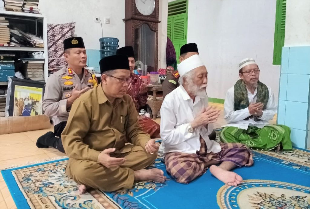 Abuya Muhtadi Restui Pengikut Aliran Hakekok Dikembalikan ke Masyarakat ...